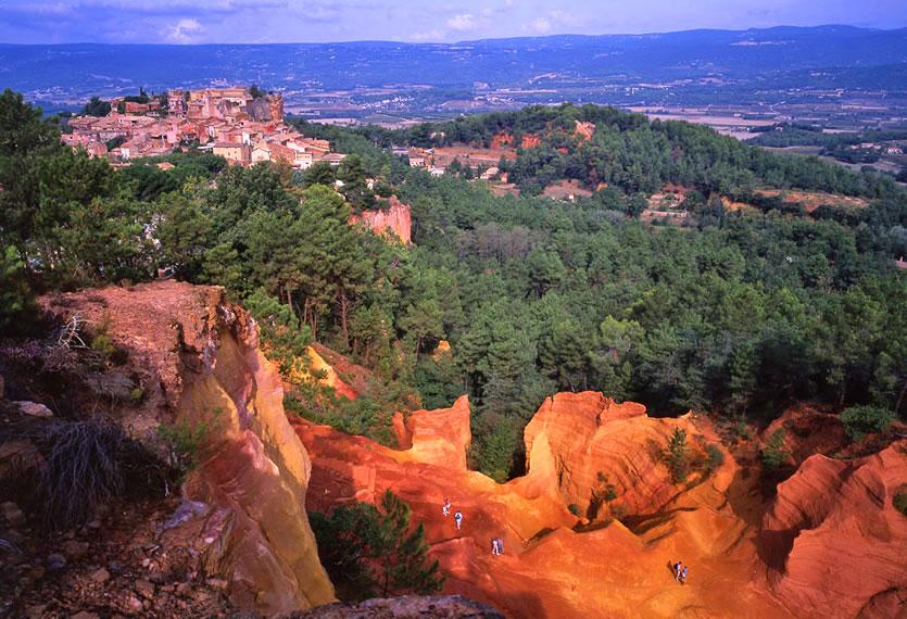 Visit Roussillon: photos and map of Roussillon in the Luberon | Avignon ...